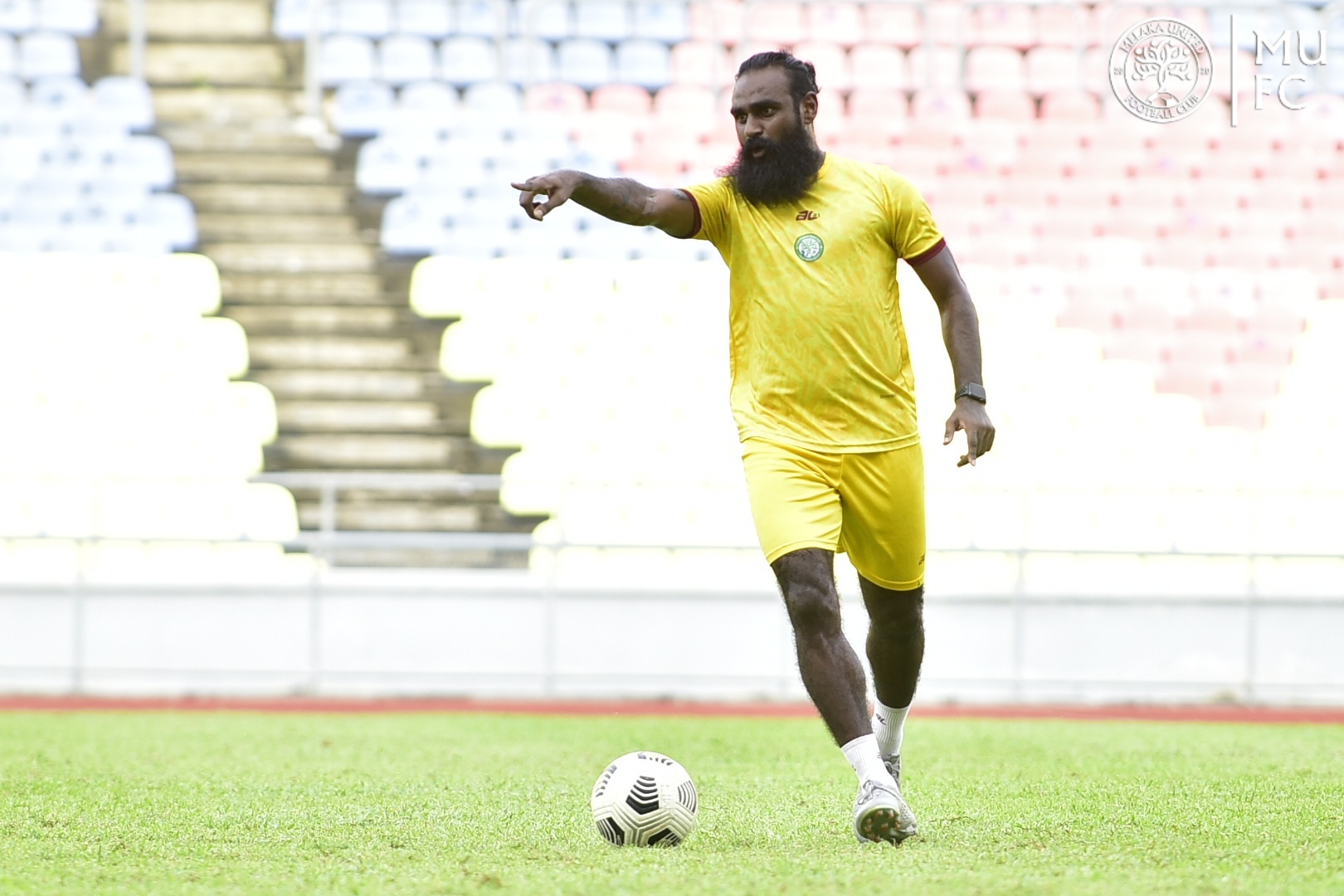 Gary Steven Robbat Buru Minit Permainan Bersama Melaka United – Sukanz