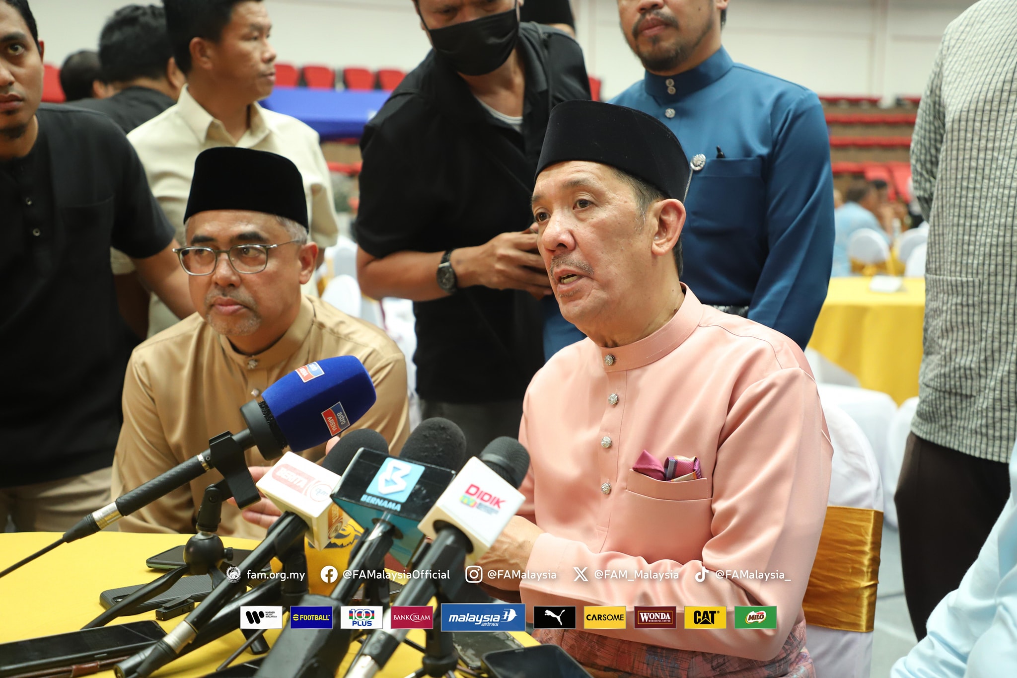 Presiden FAM: Stanley Bernard Timbalan CEO, Joe Rozi Koordinator ...